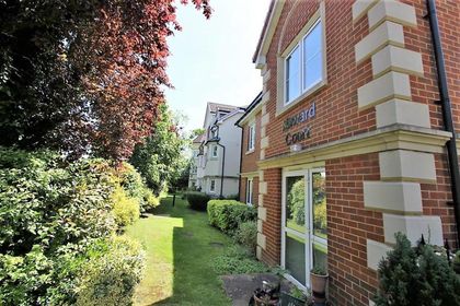 Properties For Sale in Hawthorn Gardens, Reading, RG2 7NA