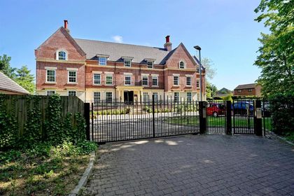Properties For Sale in River Terrace, St Neots, PE19 2BG