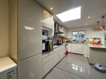 Properties For Sale in Lyndhurst Avenue, London, NW7 2AD