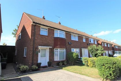 Properties For Sale in Canonsleigh Crescent, Leigh-On-Sea, SS9 1RJ