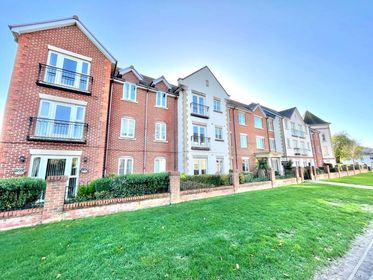 Properties For Sale in Park Crescent, Baldock, SG7 6EU